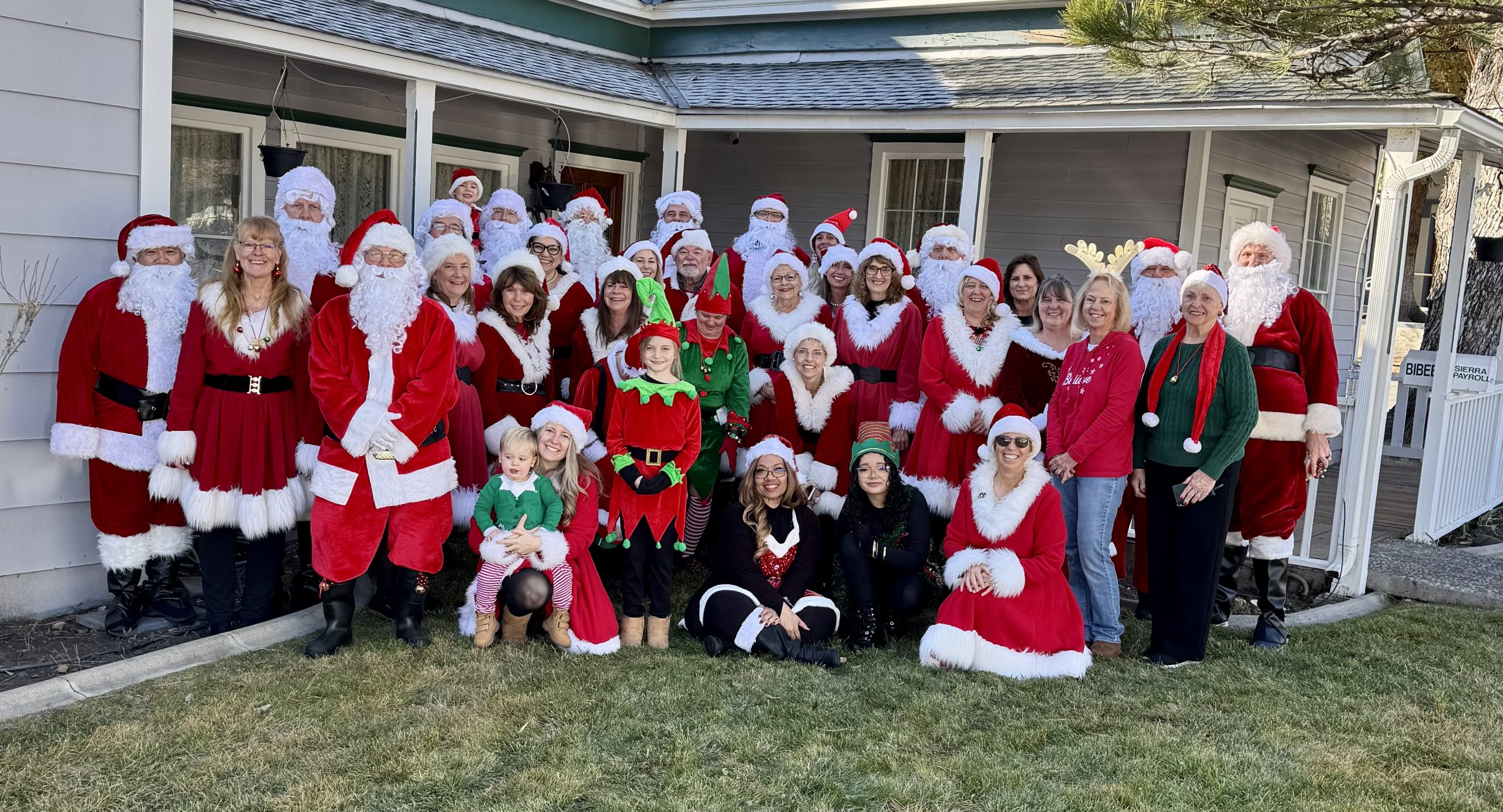 Friends To All Santa volunteers visit more than 100 seniors in Carson ...