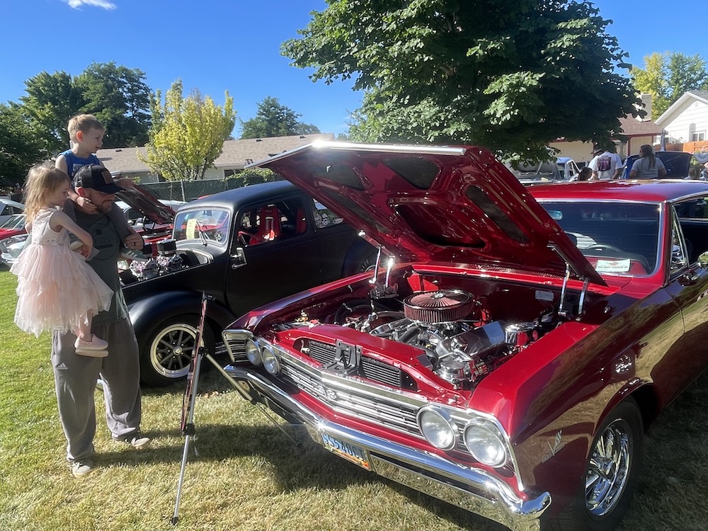 Photos: Classic cars, vintage trucks line up at Mills Park for 39th Run ...